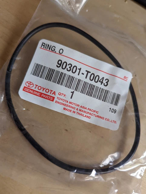 NEW GENUINE TOYOTA Hilux Fortuner Rear Axle Wheel Hub Seal 90313-T0002 ...