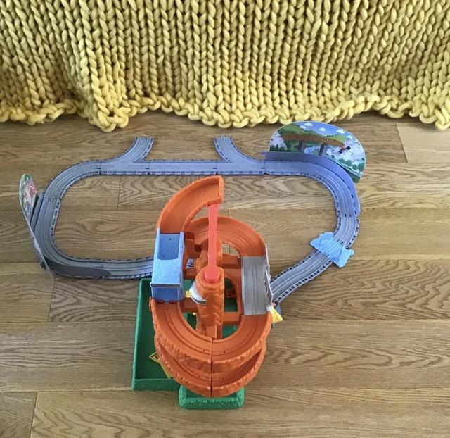 THOMAS THE TANK Engine: Morgan’s Mine With 11 Die Cast Trains £30.00 ...