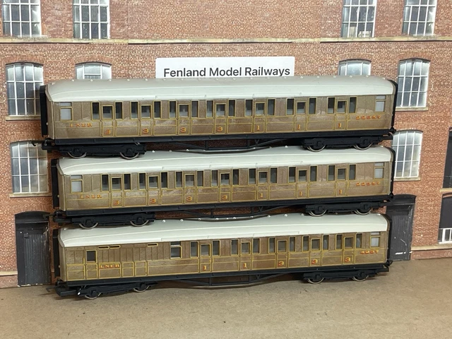 HORNBY OO GAUGE Model Railway LNER Gresley Teak Coaches X 3 £25.00 ...
