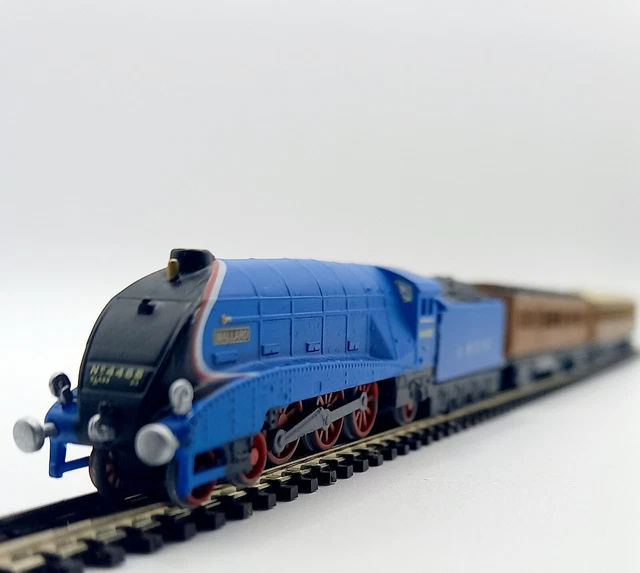 Z GAUGE SCALE LNER MALLARD Locomotive Coaches Model Railway Train Not ...