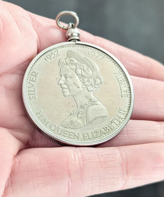 VINTAGE QUEEN ELIZABETH II Silver Jubilee Medallion In Sterling Silver ...