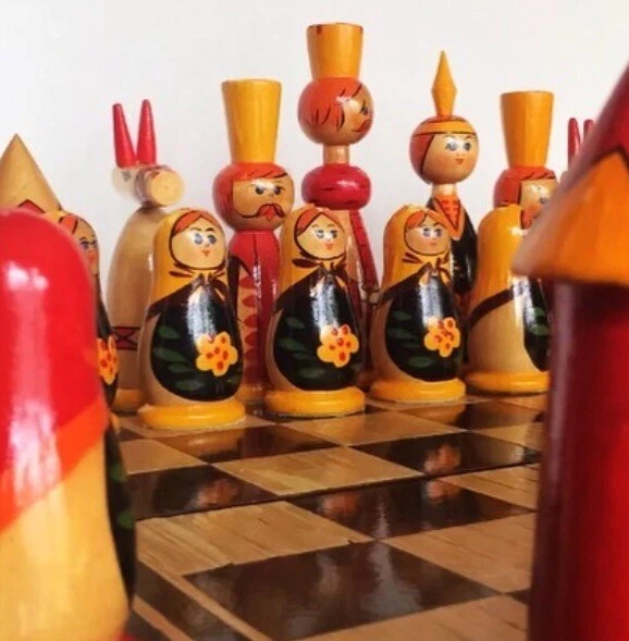 VINTAGE RUSSIAN MATRYOSHKA Babushka Doll Wood Chess Set Hand Painted ...