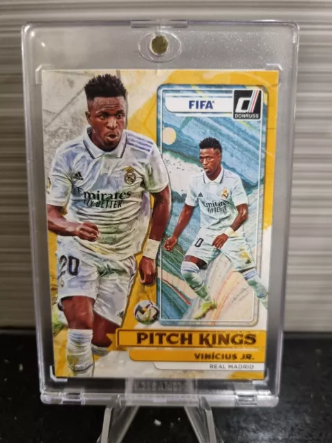 PANINI DONRUSS CALCIO 2022-23 Pitch Kings Vinicius Jr Real Madrid #19 ... PANINI DONRUSS CALCIO 2022-23 Pitch Kings Vinicius Jr Real Madrid #19 ...