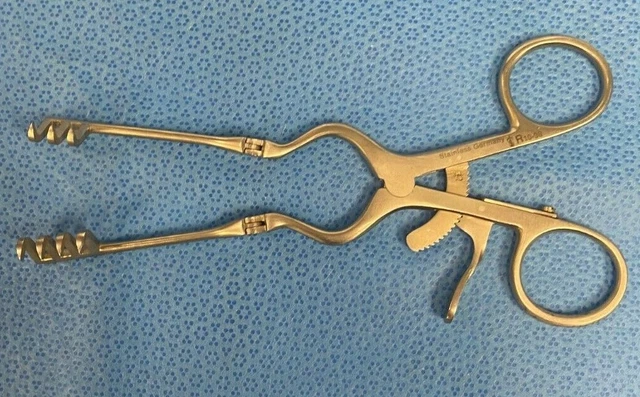 V. MUELLER SU3195 Beckman Retractor Hinged Arms 3 X 4 Sharp Prongs 6-3/ ...