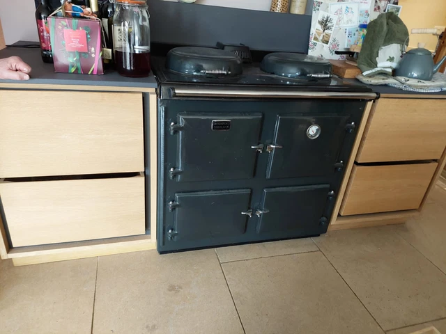 SANDYFORD OIL CENTRAL heating cooker-so efficient it has a PLASTIC ...