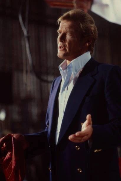 ROGER MOORE IN Ann-Margret Hollywood Movie Girls 1980s TV Historic Old ...