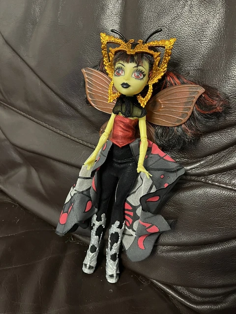 MONSTER HIGH LUNA Mothews Moth Wings Doll Black Red Hair Boo York £5.99 ...