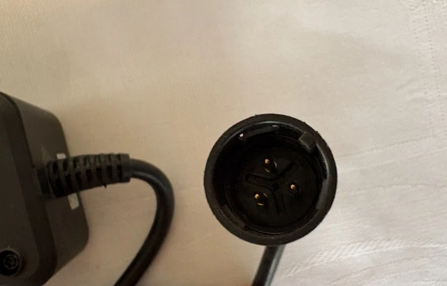 LADEGERÄT FÜR JUSTAR JuCad Akku 3-pol. Stecker - Model 3546-B mit ...