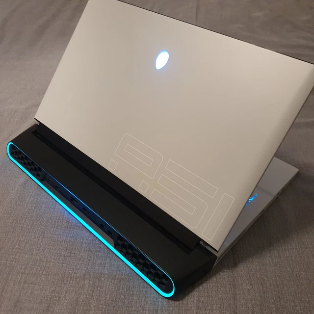 ALIENWARE AREA 51M R2 (seconda versione) desktop replacement, PARI AL ...