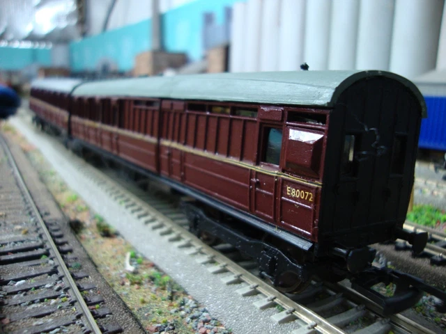 IAN KIRK KIT built ex-LNER articulated suburban carriage set in BR ...