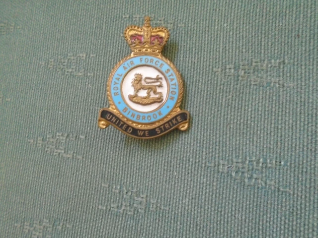 RAF ROYAL AIR Force Station Binfield - Enamel Pin Badge EUR 11,70 ...