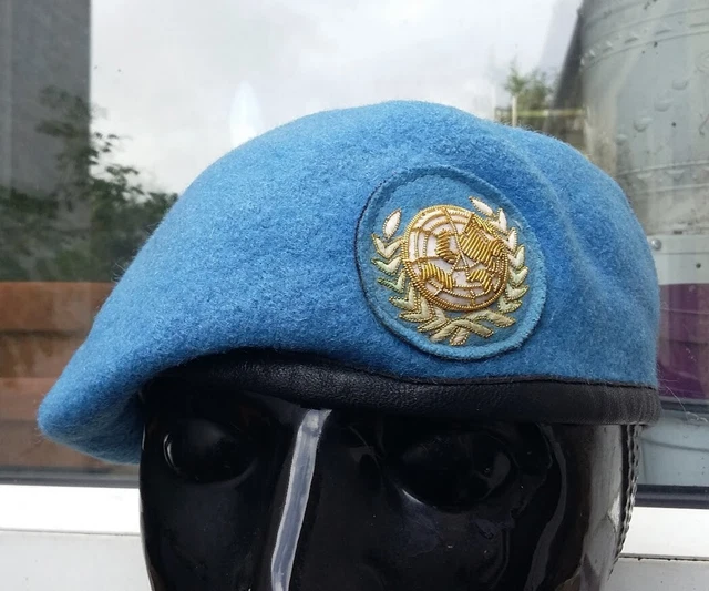 BRITISH ARMY UN UNITED NATIONS OFFICERS BLUE BERET +cap Badge Peace ...