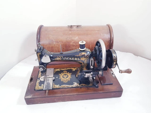 VINTAGE HAND CRANKED Vickers Sewing Machine Modele De Luxe £139.95 ...