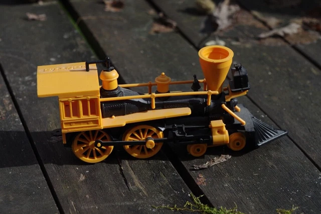 NESTLE LOCOMOTIVE VAPEUR PLASTIQUE PROMOTIONNEL années 50/60 COMME NEUF ...