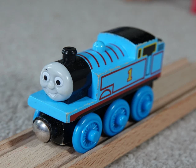 THOMAS THE TANK ENGINE Brio Thomas and Friends Wooden Railway Train Set ...
