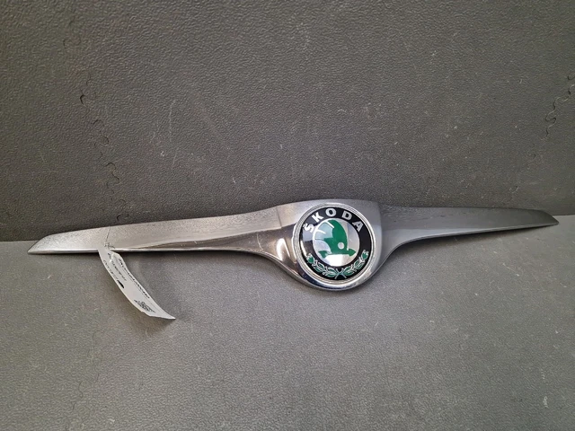 ENJOLIVEUR CAPOT CHROME + logo - Skoda Fabia II / Roomster de 2007 à ...