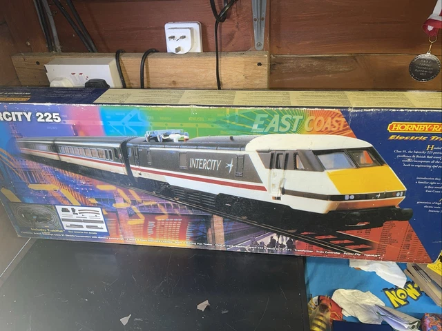 HORNBY OO TRAIN set intercity 225 in complete and in very good ...