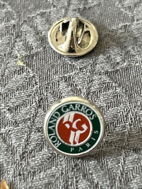 PIN'S ARTHUS-BERTRAND ROLAND Garros Logo Officiel 10 Mm EUR 10,00 - PicClick IT