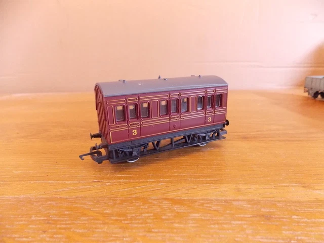 HORNBY R468 4-WHEEL COACH ALL 3rd No 12 in LMS Red Livery. OO Gauge £4. ...