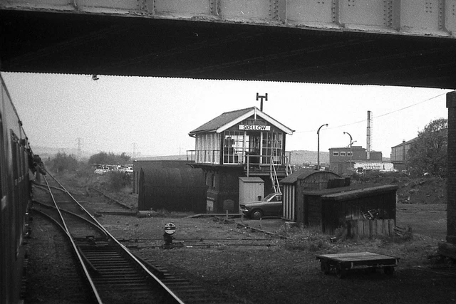 SKELLOW JUNCTION SIGNAL Box South Yorks Rail Photo EUR 3,89 - PicClick IT