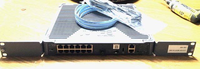 JUNIPER EX2300-C-12P, 12 porte Ethernet incl. EX2300-C-RMK, EX-CBL-CON-USB BELLO EUR 390,36 ...