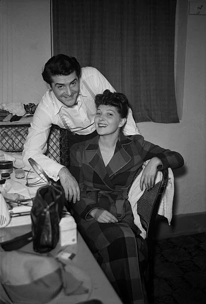 ACTOR FRANCIS LEDERER Poses With Wife Margo Albert In La 1940S Old ...