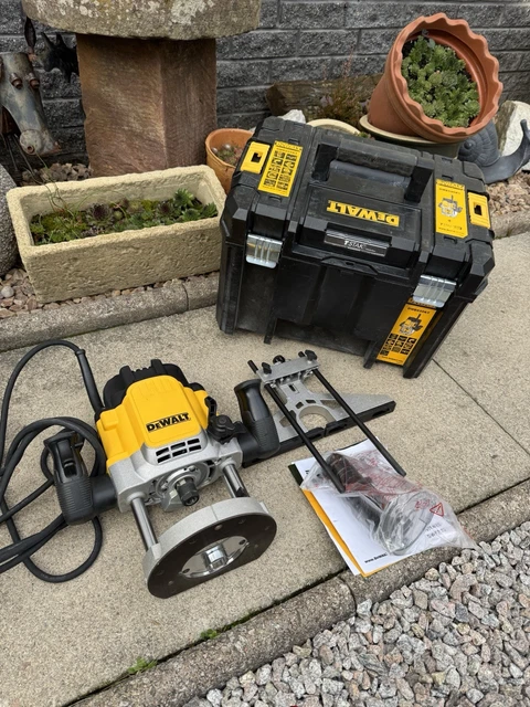 DEWALT DWE625K 2300W Plunge Router 240V £234.70 - PicClick UK
