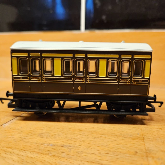 SET OF FIVE matching model First/Third Class railway coaches by Hornby ...