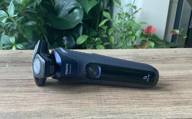 PHILIPS SERIES 5000 SkinIQ Rechargeable Wet and Dry Electric Shaver ...