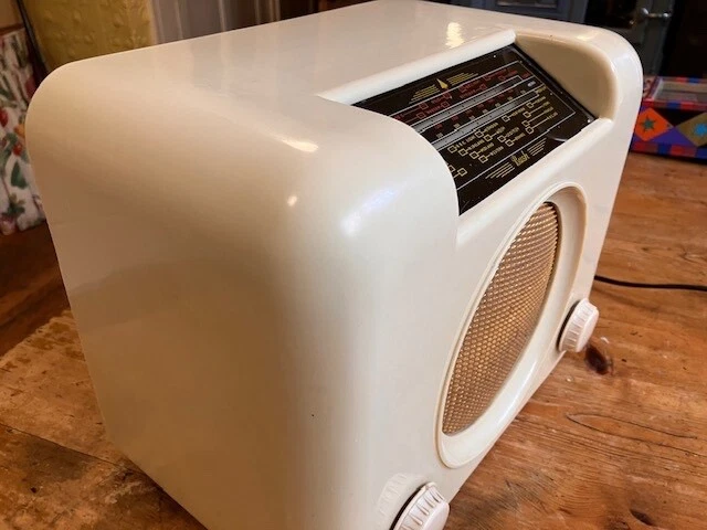 1940S BUSH DAC90A BAKERLITE RADIO IN GOOD CONDITION - RARE CREAM COLOUR ...