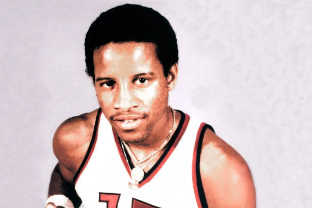 RAY WILLIAMS OF The New York Knicks Poses 1979 Old Basketball Photo EUR ...