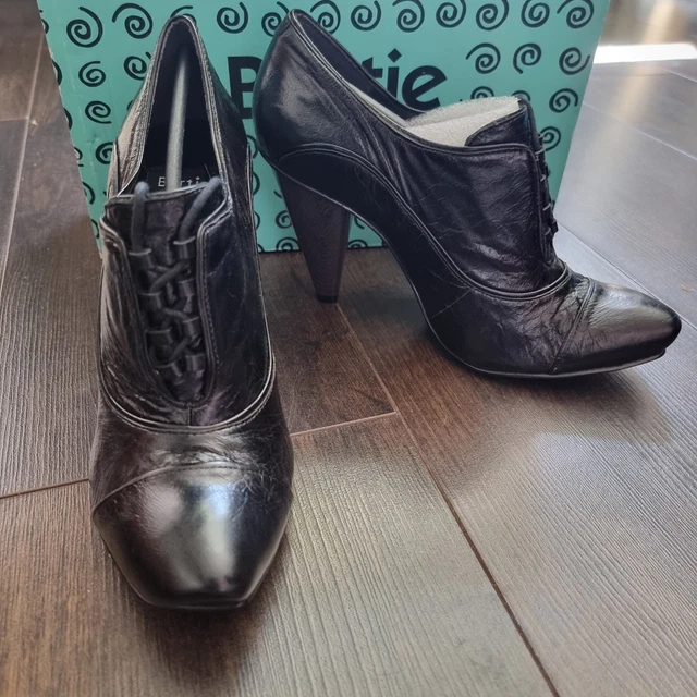 BRAND NEW VINTAGE Bertie Victorian Viv West style black lace up shoes 6 ...