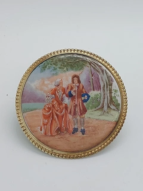 BROCHE ANCIENNE EN Porcelaine De Limoges. Scène Romantique. Promenade ...