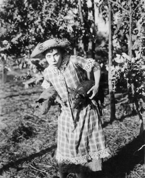 AMERICAN ACTRESS LOUISE Fazenda in a scene from Mack Sennett's Key- Old ...