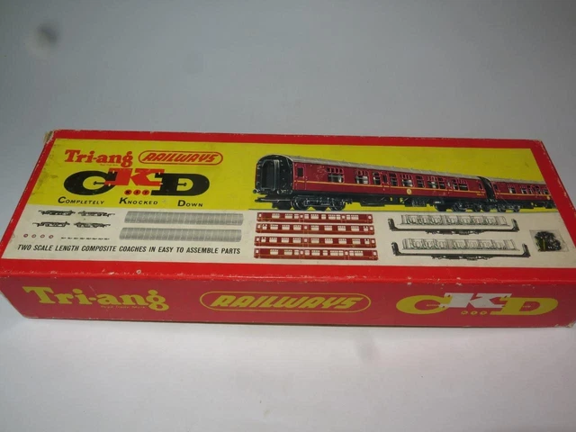 VINTAGE TRI-ANG RAILWAYS Model Railway Pair OO BR Composite Coach R.382 ...