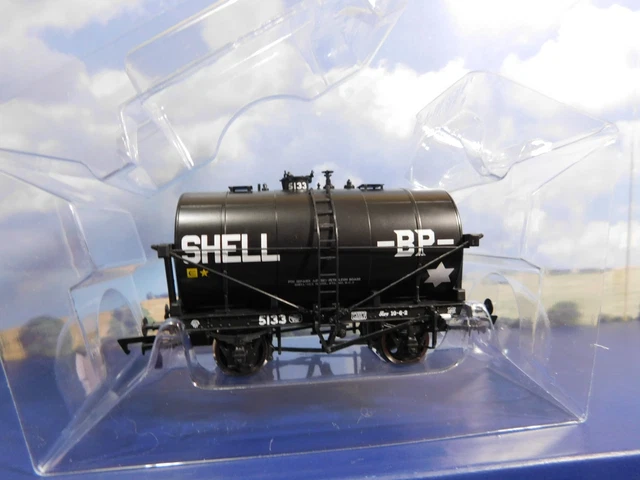DAPOL 4F-059-003 PO 14T Class B Tank Wagon "Shell-BP" Black Livery £29. ...