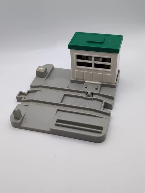 VINTAGE 1977 THOMAS Tank Engine Tomy Trackmaster Level Crossing Working ...