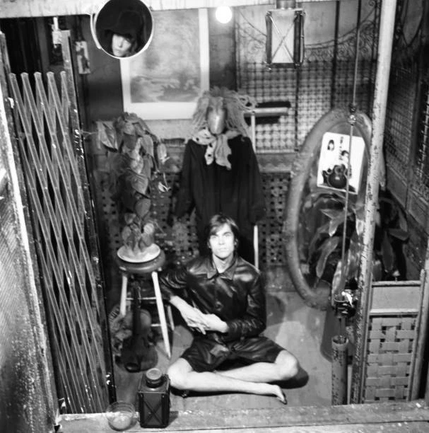 ERIC ANDERSEN POSES for a portrait in his elevator in in New - 1966 Old ...