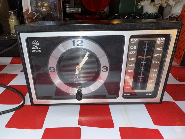 VINTAGE 1970S RETRO GE General Electric AM/FM Radio Alarm Clock Model 7 ... VINTAGE 1970S RETRO GE General Electric AM/FM Radio Alarm Clock Model 7 ...