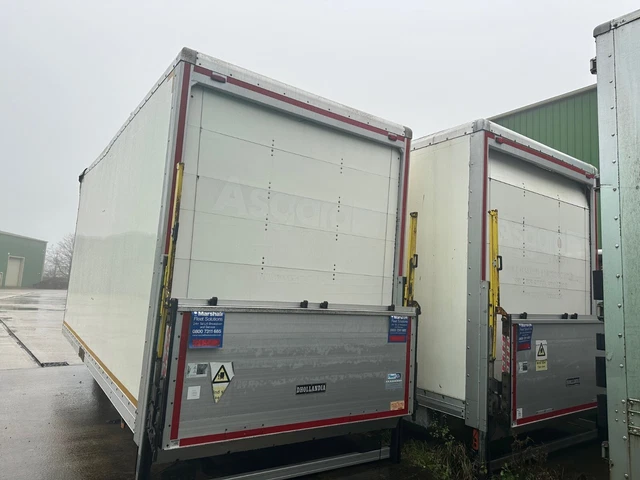 20FT LONG X 8ft 2" wide x 9ft 10" high - GRP box Body - with Tail lift ...