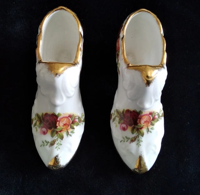 ROYAL ALBERT OLD Country Roses Two Vintage Bone China Shoes £4.99 ...