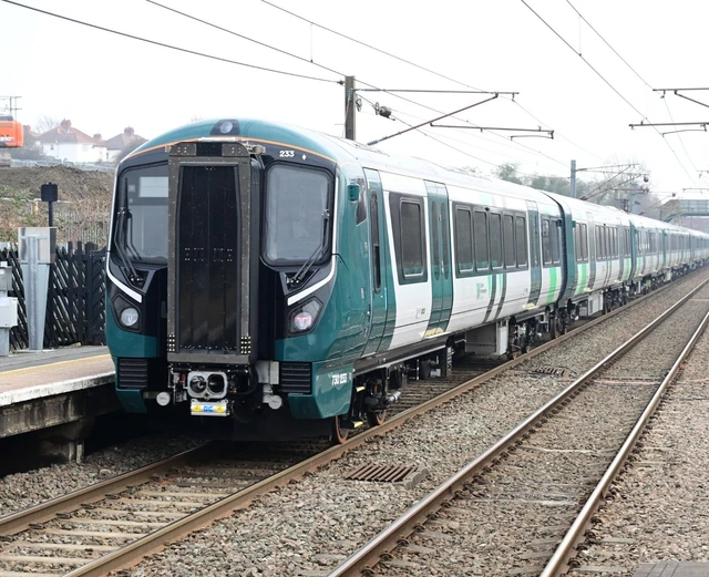 CLASS 730 NO 730233 in west midlands at south elmsall £1.97 - PicClick UK