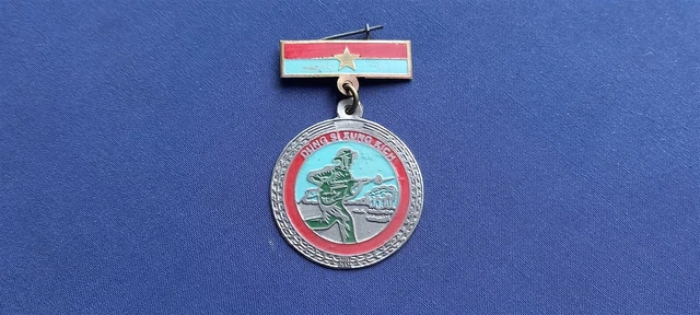 VIET CONG VIETNAM War Era Valiant Soldier Assult Medal EUR 17,07 - PicClick IT