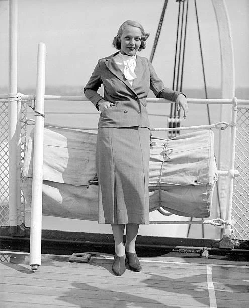 ACTRESS SALLY BLANE arriving from England aboard the S S Berengari ...