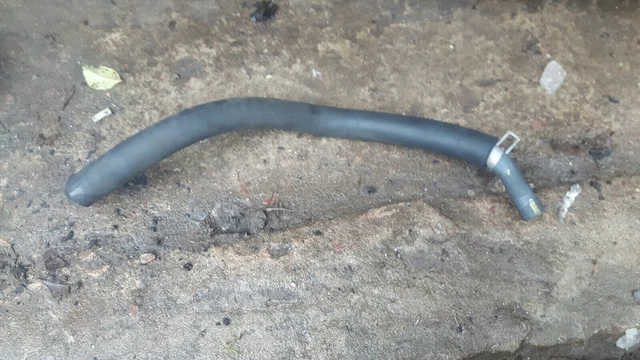 TOYOTA AVENSIS MK2 1.8 Vvti Engine Air Breather Pipe Hose EUR 14,78 - PicClick FR