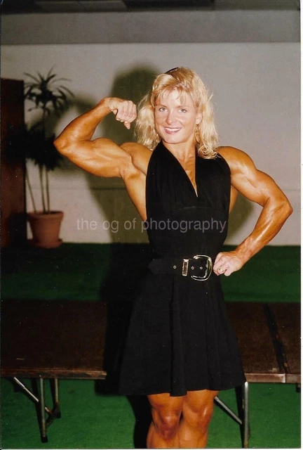 FEMALE BODYBUILDER 80'S 90's FOUND PHOTO Color MUSCLE WOMAN Original EN ...