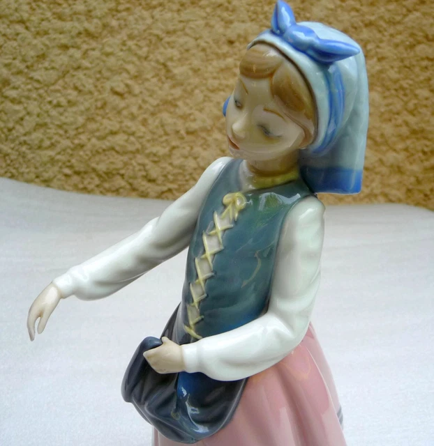 STATUETTE DE COLLECTION en porcelaine LLADRO « Daisa 1983 » EUR 50,00 ...