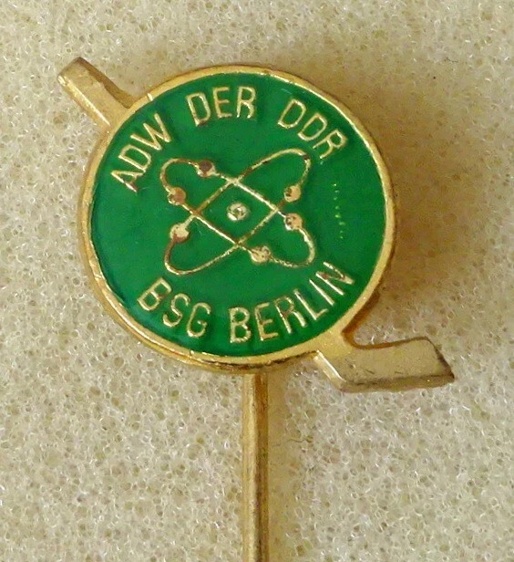 ADW DER DDR BSG BERLIN Anstecknadel DDR Eishockey ICE HOCKEY Pin BADGE ...