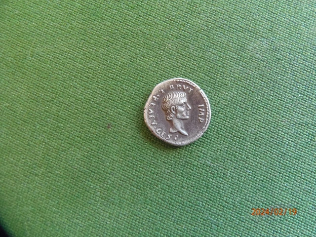 COPIE ANCIENNE DENIER BRUTUS A/Tête BRUTUS; R/Pileus entre 2 Dagues; pds:3,43gr EUR 30,00 ...