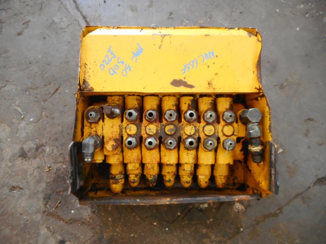 MASSEY FERGUSON MF50,MF50B Spool Valve Chest - NVC666F £220.00 ...